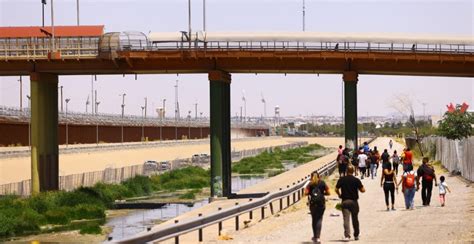 Eu Anuncia Que Aceptará Peticiones De Asilo De Migrantes Que Ya Están