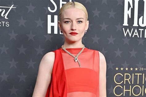 Wolf Man Julia Garner Entra Nel Cast Del Nuovo Film Universal Di Leigh Whannell