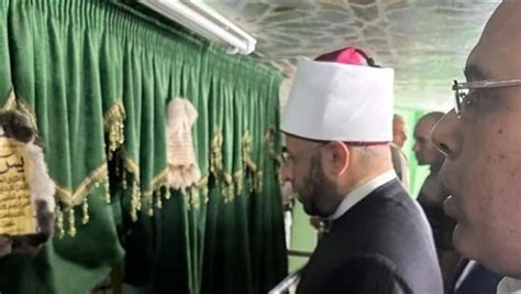 أسامة الأزهري يرد على أحد المتابعين بعد قراءته الفاتحة عند ضريح الشيخ