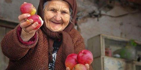 پدربزرگ و مادربزرگ دوستداشتنی ما سالی چند بار حالی از بزرگترها میپرسیم