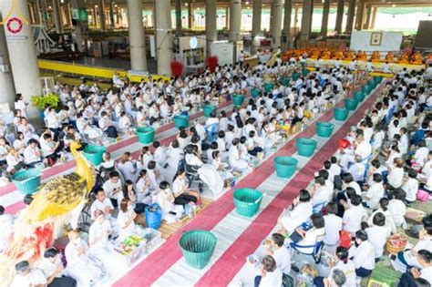 พิธีตักบาตรฉลองพระใหม่ ในโครงการอุปสมบทหมู่บูชาธรรม 115 ปี คุณยาย