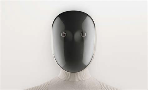 Neo Gamma Le Robot Boosté à Lia Qui Effectue Les Tâches Ménagères à