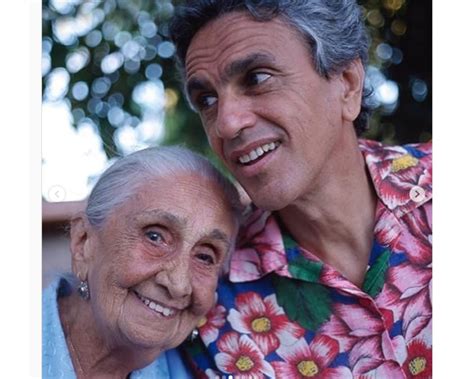 No aniversário de 10 anos da morte de Dona Canô Caetano faz homenagem