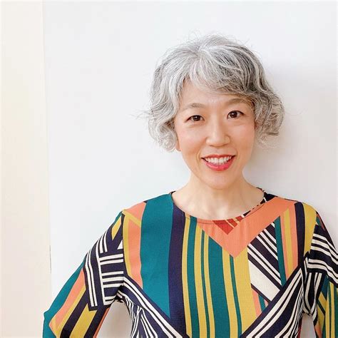朝倉真弓｜グレイヘアリスト On Instagram “ クルクルパーマ😘 ﻿ ﻿ 2か月ぶりに髪を切りに行って、﻿ 突然パーマをかけたく