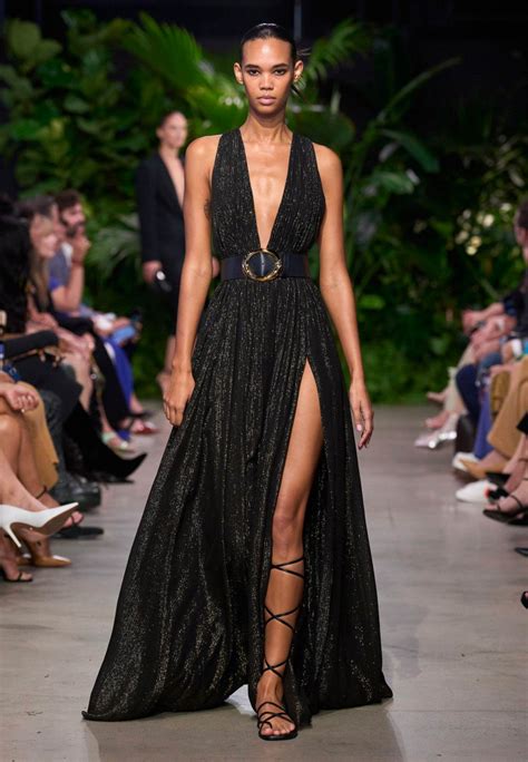 Das Passarelas Para As Ruas Tendências Da Temporada Harpers Bazaar