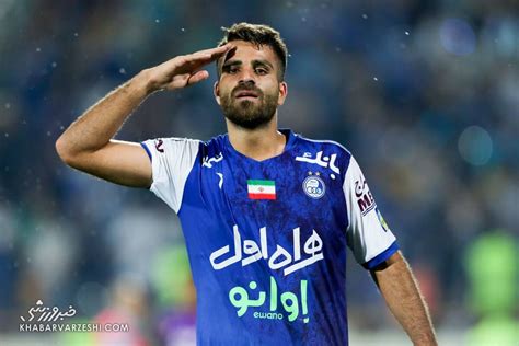 خوشامد گویی به مدافع استقلال از سوی بلاگر پرسپولیسی عکس خبرورزشی