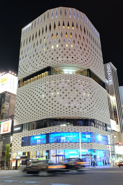 銀座「銀座プレイス」伝統と革新が融合した4丁目交差点のランドマークをレポート トーキョー建築トリップ