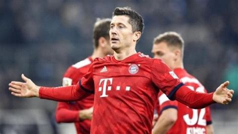 ليفاندوفسكي يقود هجوم بايرن ميونخ أمام آينتراخت فرانكفورت في الدوري