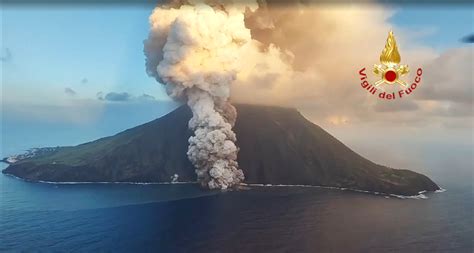 Stromboli In Italien Vulkan Wieder Besonders Aktiv Alarm Mopo