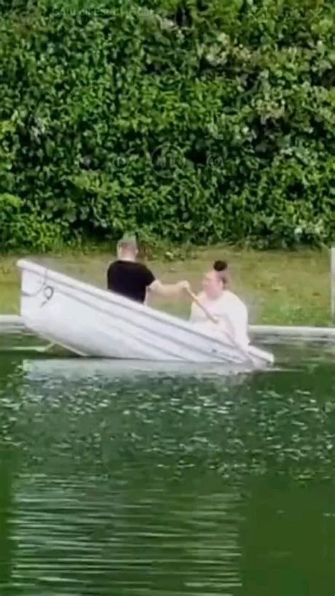 1 Fart Away From That Boat Becoming A Speedboat Videos Divertidos
