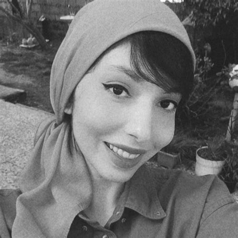 تیوال مهشید پناهنده