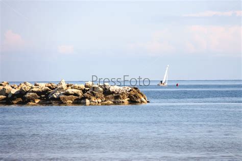 Фотография на тему Яхта в море Pressfoto