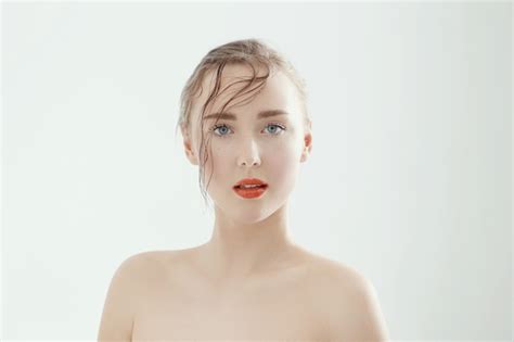 Retrato De Mujer Hermosa Foto Gratis
