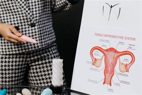 Foto Dokter Unair Angkat Beban Berat Sebabkan Rahim Turun Ini Penjelasannya