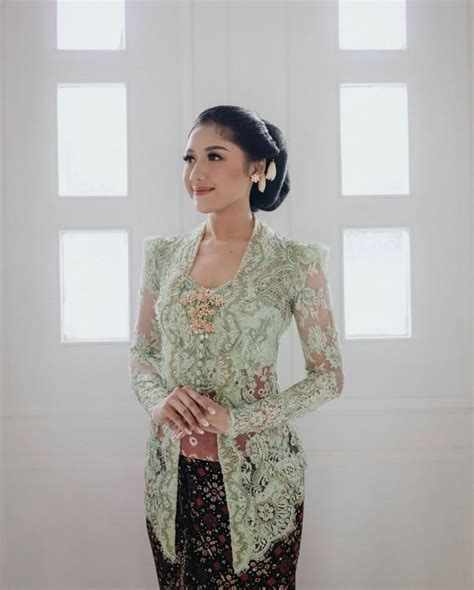 Pin De Sri Ayu Indrawati En Kebaya Dress Inspirar