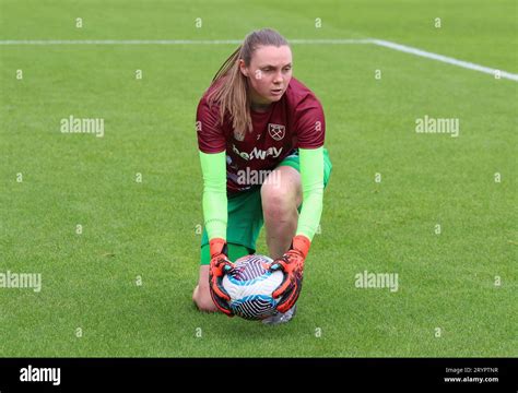 Magan Walsh Of West Ham United Wfc During The Pre Match Warm Up During The Fa Womens Super