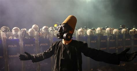 فرسایشی شدن اعتراضات در ترکیه در گفت‌وگو با آیدین اخوان