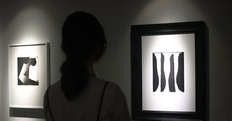어둠 속의 실루엣