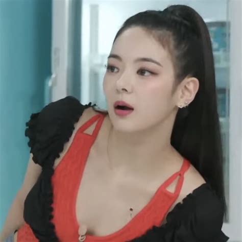 Pin On Itzy Itzy Lia Pretty