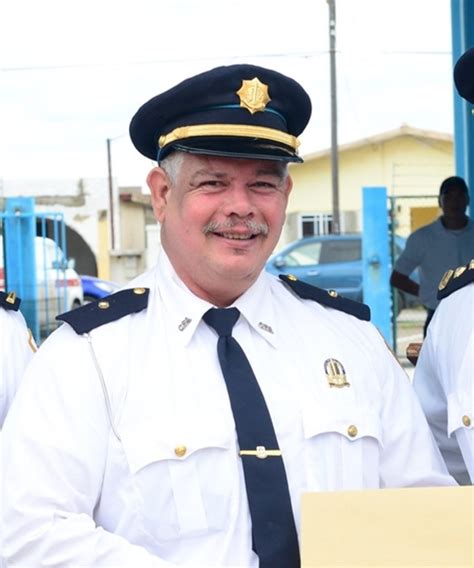 Cuerpo Policial Aruba A Despedi Di Agente Policial Eric Ras Ea News Aruba