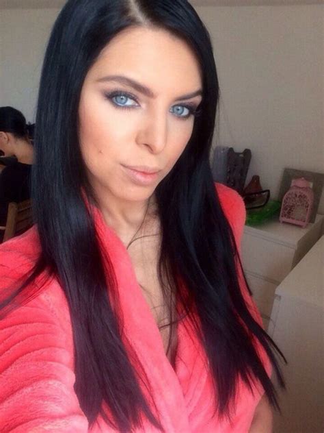დაღესტნელი პორნო ვარსკვლავი Kira Queen ვისი სიკვდილიც ბევს სურს
