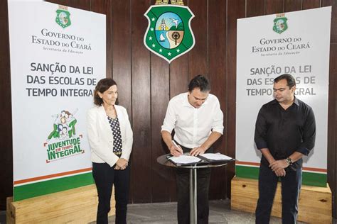 Educação Camilo Santana sanciona Lei que institui tempo integral na