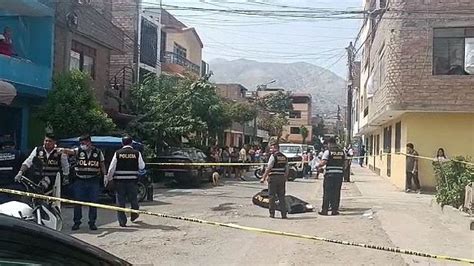 Comas El Cadáver De Un Hombre Fue Encontrado En Plena Calle Rpp Noticias