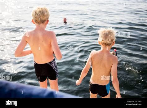 Badehose Kinder Fotos Und Bildmaterial In Hoher Auflösung Alamy