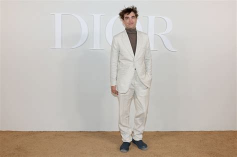 《蝙蝠俠》羅伯派汀森 Robert Pattinson 首度合體女友蘇琪沃特豪斯 Suki Waterhouse 公開放閃！網驚：「好事將近