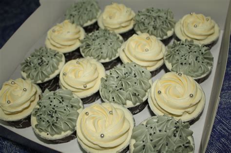 Lissa N Rayyan ~ My Little Cupcakes Ma0150807 H White And Silver Cupcakes