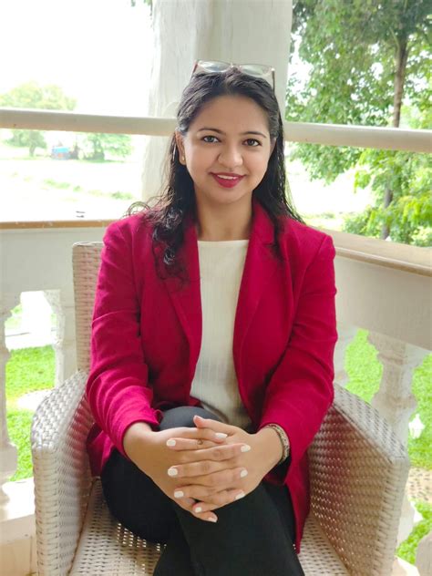 about hina arora medium