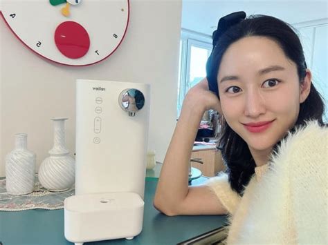 치과의사♥ 전혜빈 아들맘 되더니 더 좋아진 피부…깐 달걀인 줄 텐아시아