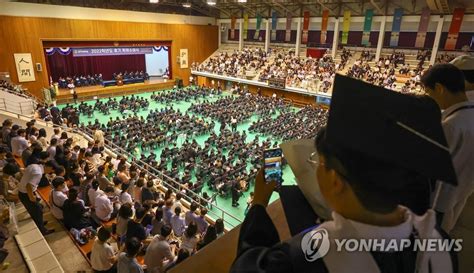 2022학년도 후기 학위수여식 열린 홍익대 연합뉴스