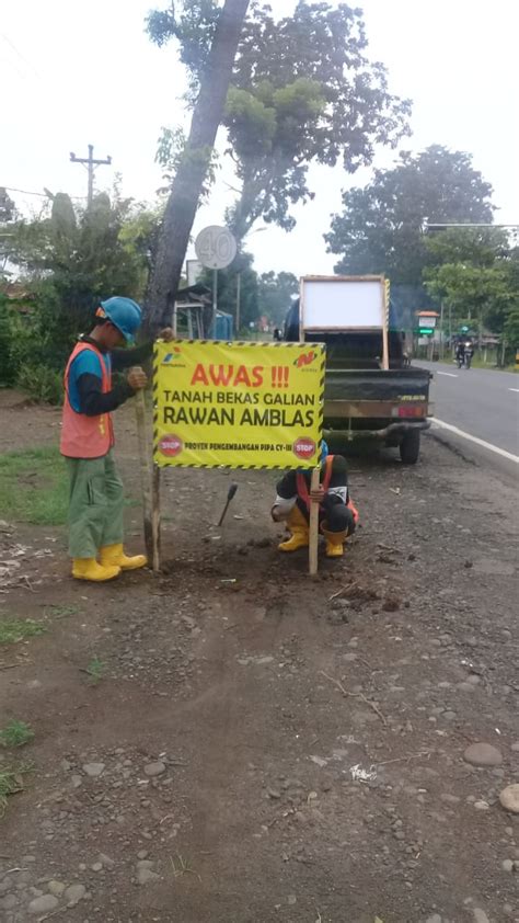 Pihak Proyek Pasang Rambu Peringatan Di Bekas Galian Pipa Pertamina