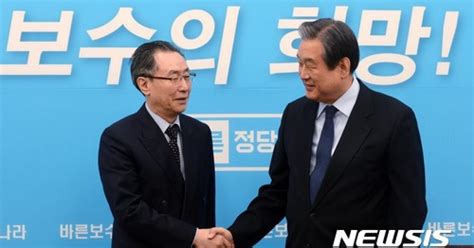 악수하는 중국 바른정당