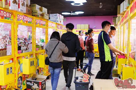【台南娛樂】優品娃娃屋旗艦店！超過300台以上的娃娃機店，商品不重複好夾又好玩~ 熱血玩台南。跳躍新世界生活娛樂walkerland窩客島