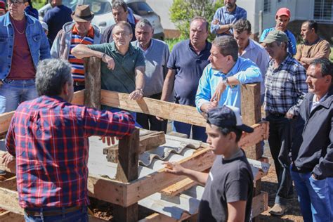 Prefeito Berto entrega poço artesiano para comunidade Passo Liso
