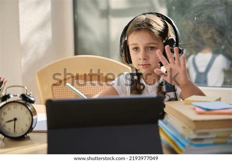 2 Learning Langiage Görseli Stok Fotoğraf 3d Nesne Ve Vektör