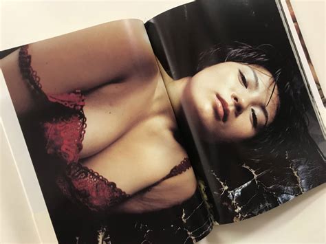 ぶんか社 B5判写真集 吉本多香美 Surfacing多香美吉本多香美｜売買されたオークション情報、yahooの商品情報をアーカイブ公開