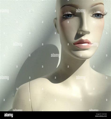 Mannequin Female Hi Res Stock Photography And Images Alamy