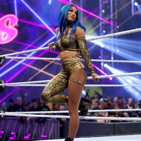 Sasha Banks Interrupts Charlotte Flair Wwe Friday Night Smackdown