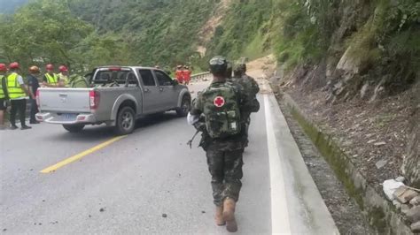 现场视频！四川泸定县发生68级地震 子弟兵赶往震中手机新浪网