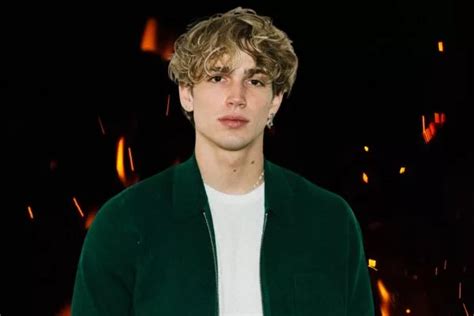 Who Is Vinnie Hacker Girlfriend Who Is The Internet Personality Dating