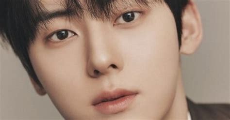 황민현 3월 입대 앞두고친필로 적은 ‘룰라바이 리릭 포스터 공개