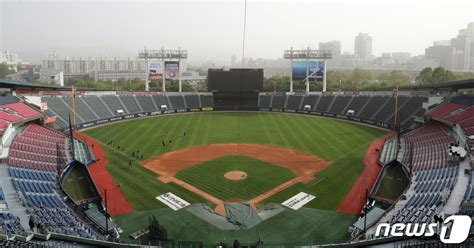 프로야구 7일 잠실·문학·수원·광주 경기 미세먼지로 취소8일 Dh 진행종합