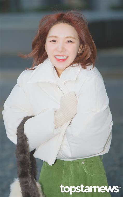 Hd포토 레드벨벳 웬디 아구 튜어라~ 웬디의 영스트리트 출근길 네이트 연예