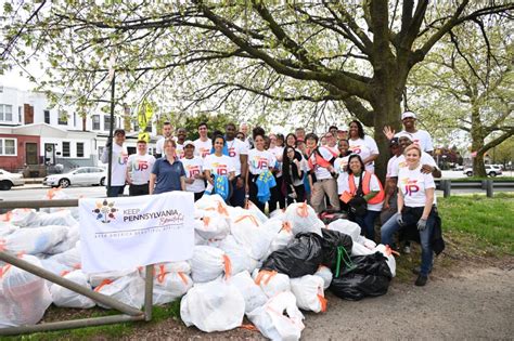 comcast employees team up for spring volunteer projects comcast