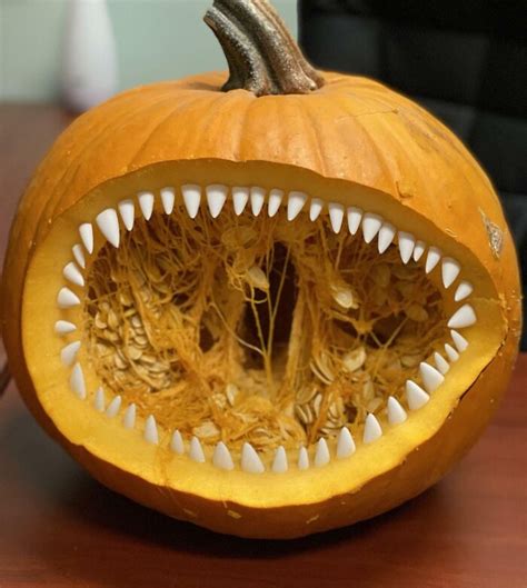 50 Times People Showed True Skill When It Came To Carving Halloween