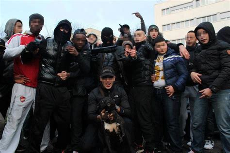 Alors que la France est confinée les banlieues bénéficient dun