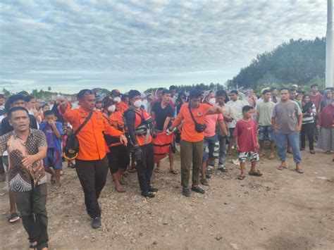 Perahu Karam Nelayan Ditemukan Meninggal Di Pesisir Selatan